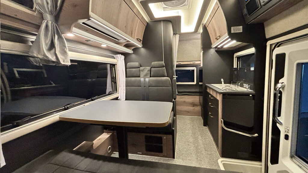 LIBERTY 52DB i – 株式会社アネックスのキャンピングカーラインアップ