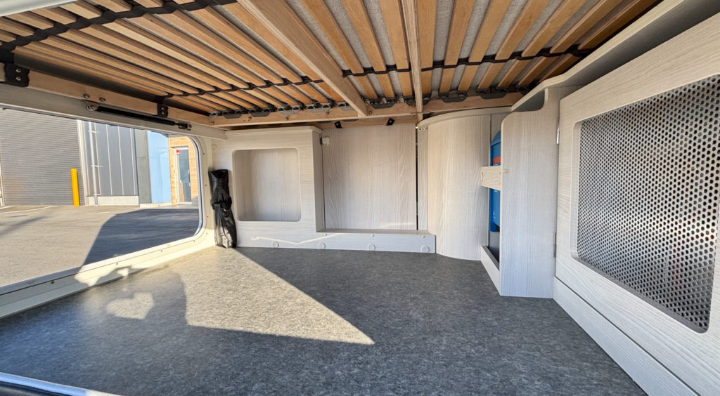 LIBERTY 52SP i – 株式会社アネックスのキャンピングカーラインアップ