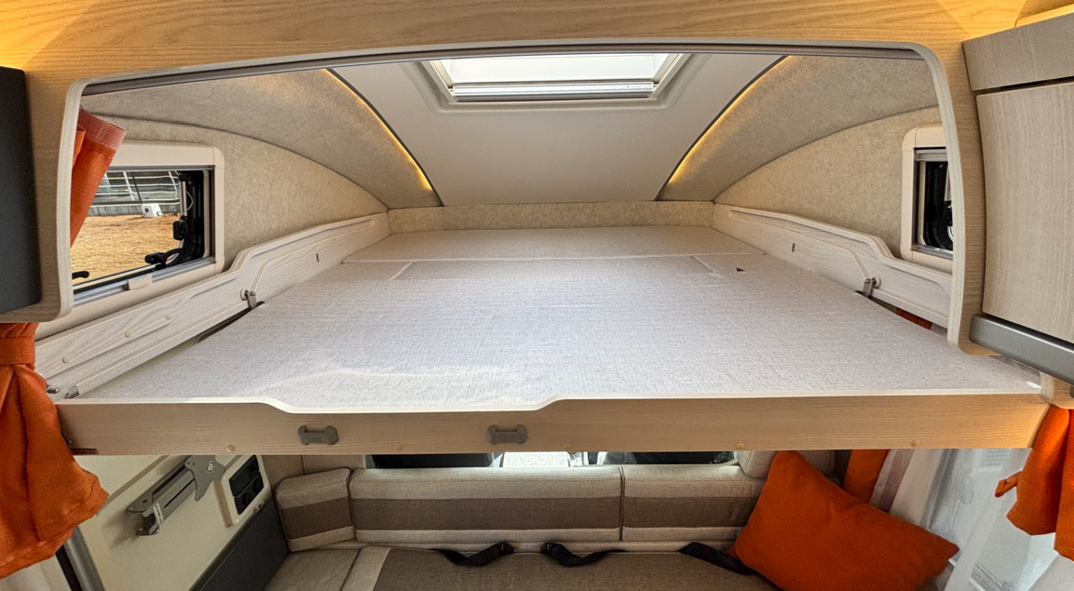 LIBERTY 52SP i – 株式会社アネックスのキャンピングカーラインアップ